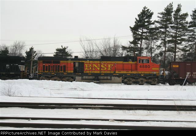 BNSF 4880